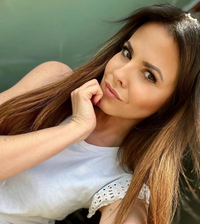 Paulina Koziejowska wygina się w skąpym bikini na plaży. Ktoś pisze ... Paulina Koziejowska wygina się w skąpym bikini na plaży. Ktoś pisze ...