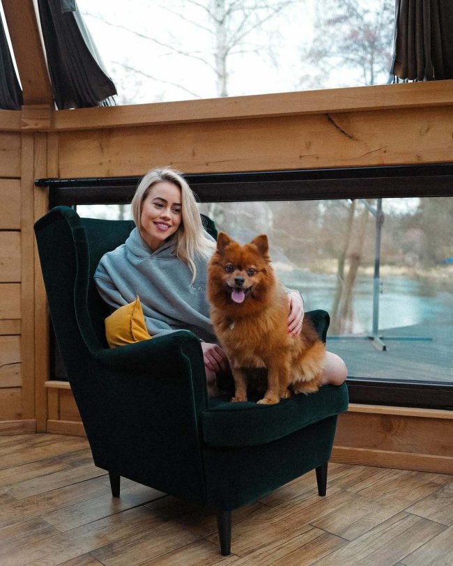 Internetowi detektywi odkryli, z kim Akop Szostak zajada romantyczne ...