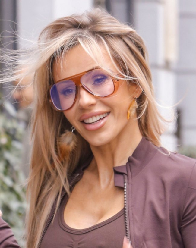 Doda wyeksponowała swą polędwicę bez grama tłuszczu przed studiem DDTVN. Ultraobcisły komplet ...