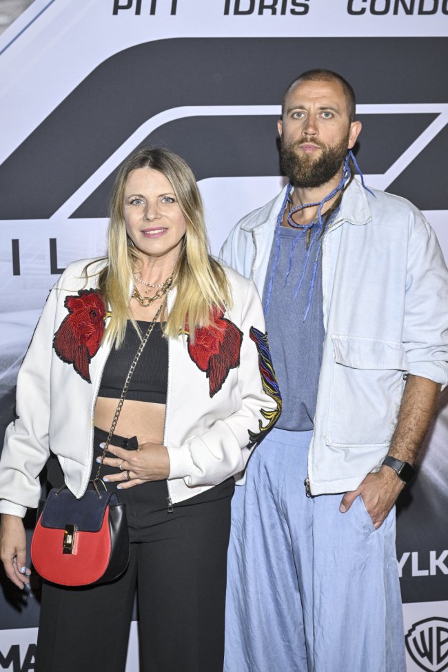 Maria Sadowska pokazała brzuszek w kusym topie z mężem u boku. Posypały ...