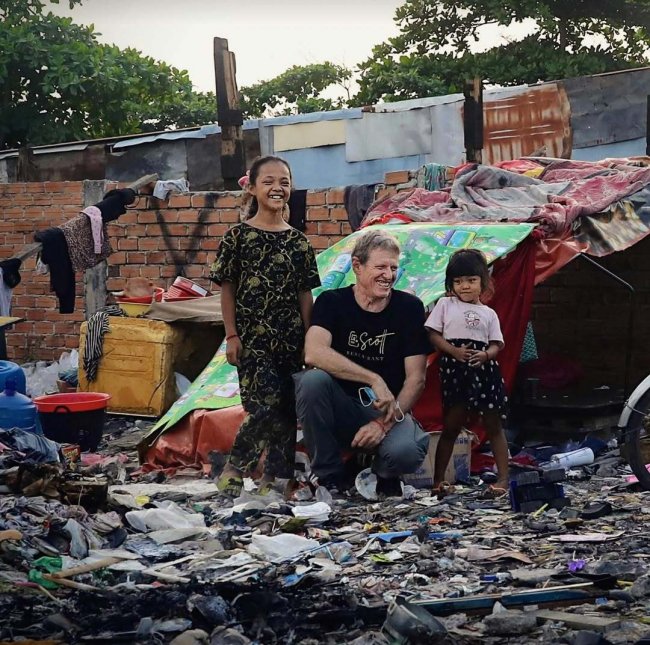 Scott Neeson był szefem wytwórni 20th Century Fox. Rzucił Hollywood i ...